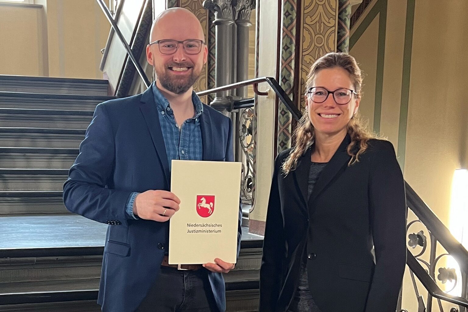 Ehemaliger Nordhorner Amtsrichter Malte Hofmann zum Richter am ...