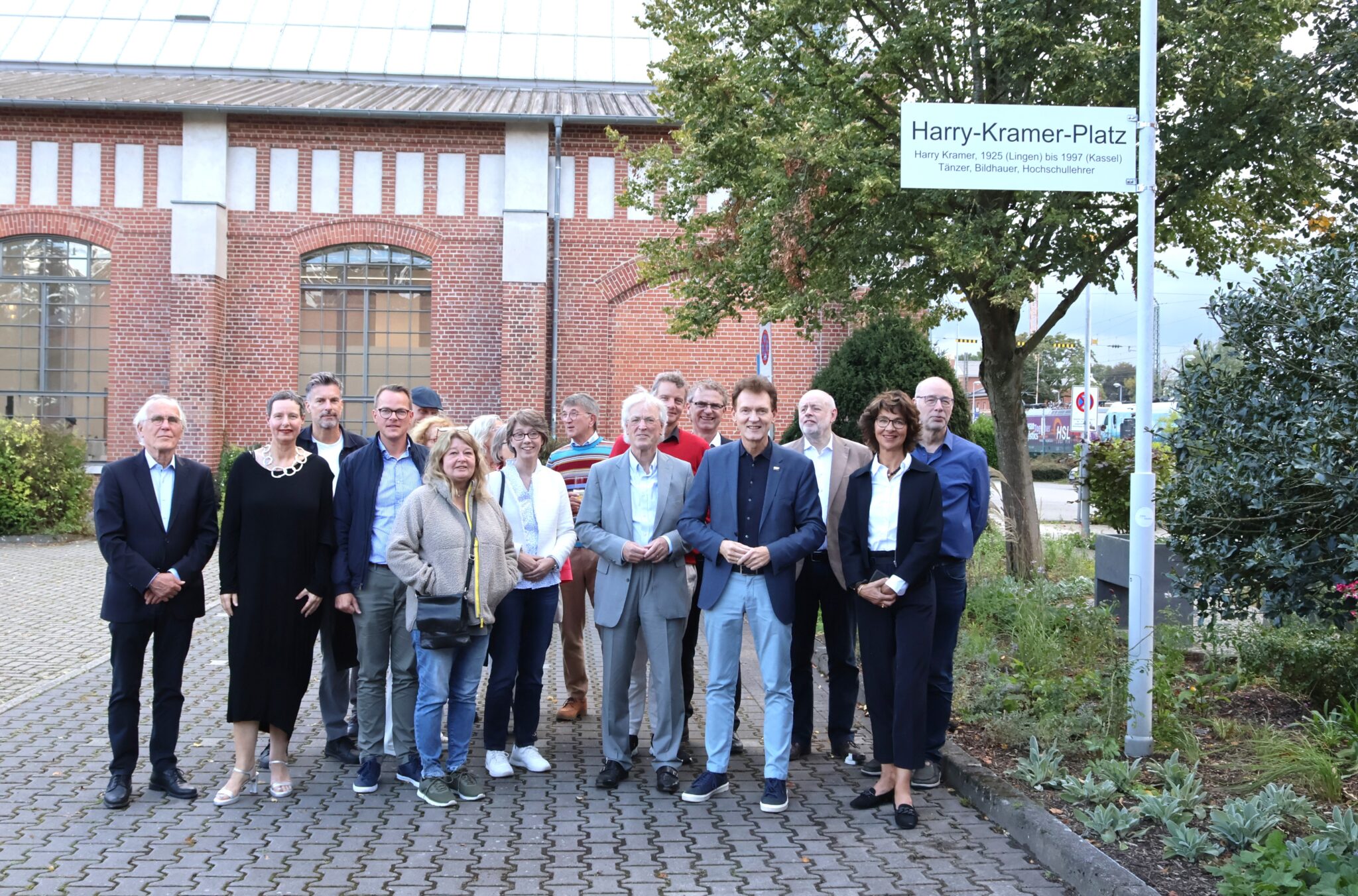 Neuer Harry-Kramer-Platz neben der Kunsthalle in Lingen - Ems Vechte Welle